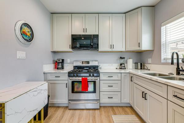 Spacious, Cozy Rear House Near Lax - Gardena, CA