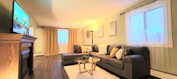 Walk To West Edmonton Mall - Modern 3 Bedroom - Saint-Albert