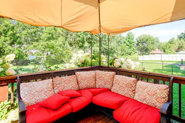 Family-friendly Waterloo Abode W/ Deck! - Waterloo, IA