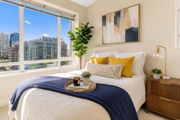 Bright 1 Bedroom In The Heart Of Vancouver - 
