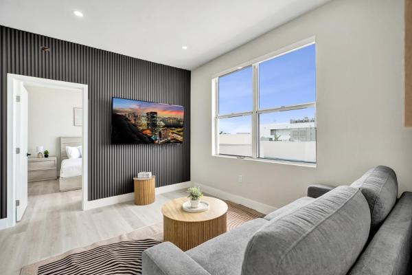 Prime South Beach Condo Block From The Ocean 406 - South Beach, FL