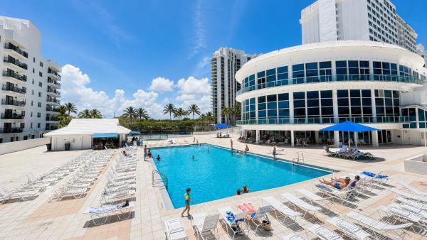 Seastays Miami Beach Oceanfront Suites - Miami Beach, FL