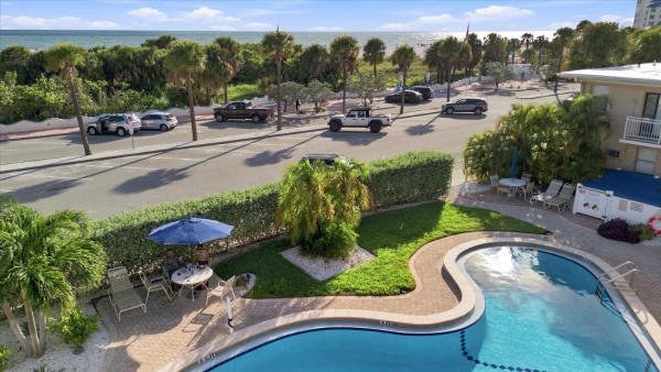 Steps To St Pete Beach - 2br With Heated Pool - St. Pete Beach, FL