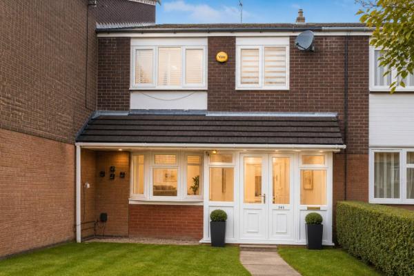 Whole Home Sleeps 8 In West Midlands - Wolverhampton