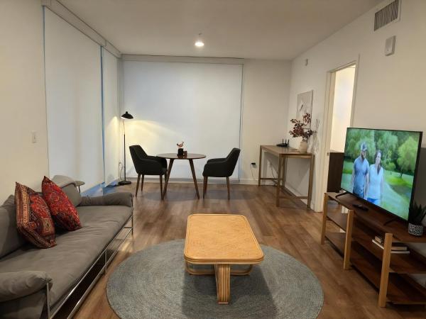 Premier Downtown Koreatown Apartment - Los Angeles