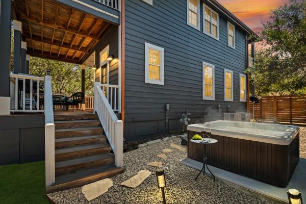 Creek Haus Walkable To Main Hot Tub Pet Friendly - Fredericksburg, TX