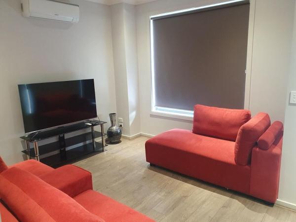 Spacious N Comfortable Modern Family Home Near Train Station With Free Wifi U3 - Point Cook