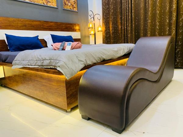 Luxury Couple Friendly Studio Gaur City Noida - Ghaziabad