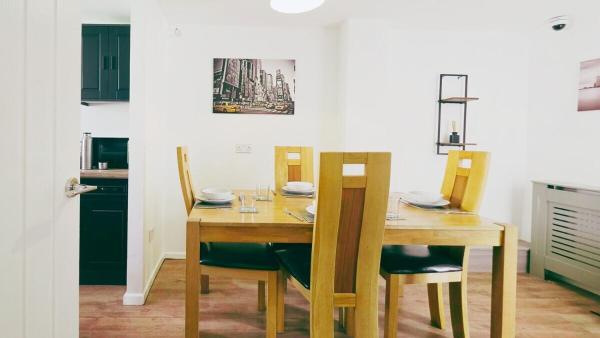 Bright & Modern 4br House With Free Parking - Wolverhampton