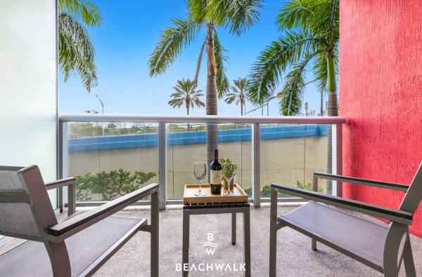 Stylish Studio Near The Beach Resort Life - Hallandale Beach, FL