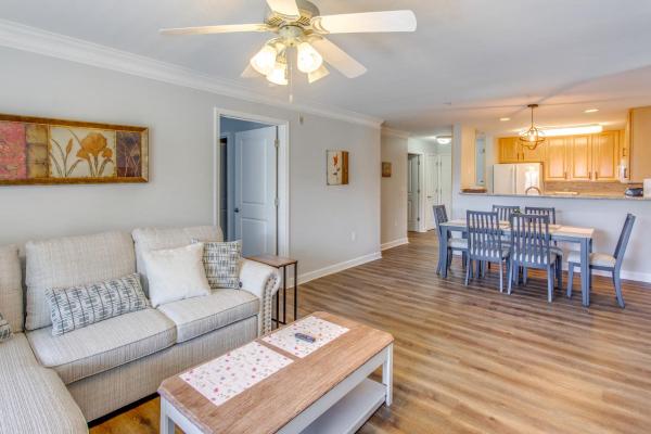 Golf Days, Pool Vibes! Condo 8 Mi To Sunset Beach - Sunset Beach, NC