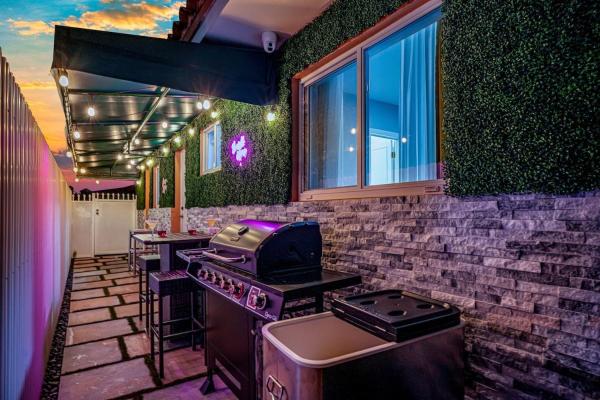 Vacay Spot Gables 4 To 23 Guest Gameroom 2 Kitchens 2 Bbq, 2 Bar, Backyard, Patio, Prime Loc! 6 Blocks Away From Bars, Nite Clubs, Res, Shops - Miami