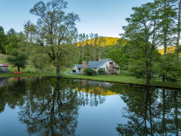 The Farmhouse At Doe Creek - Blowing Rock, NC