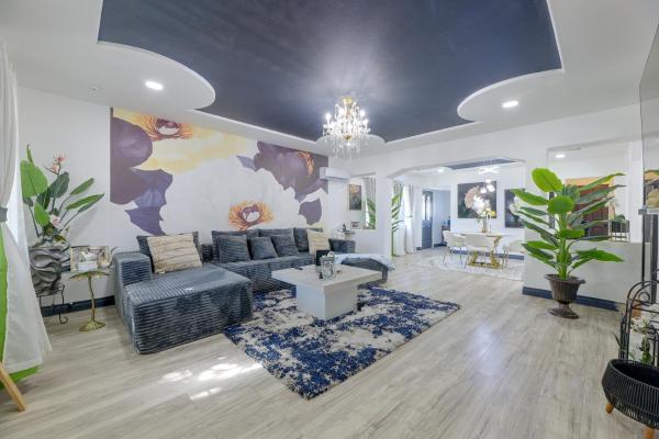 Walkable Location! Spacious Huntington Park Home - Compton, CA