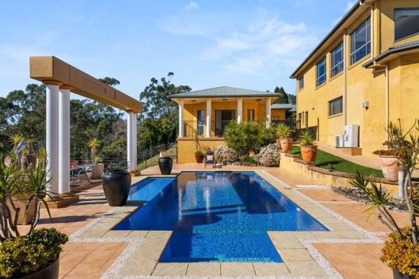 The Tuscan Estate - Private Poolside European Residence In Warners Bay - Newcastle