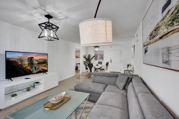 Oceanfront Condo Beach Service 411 - Beach, Miami