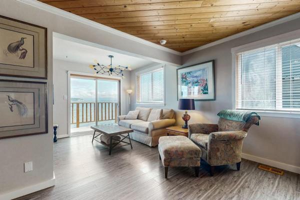 Relaxing Waterfront Studio Cottage With Private Beach Access - Mukilteo, WA