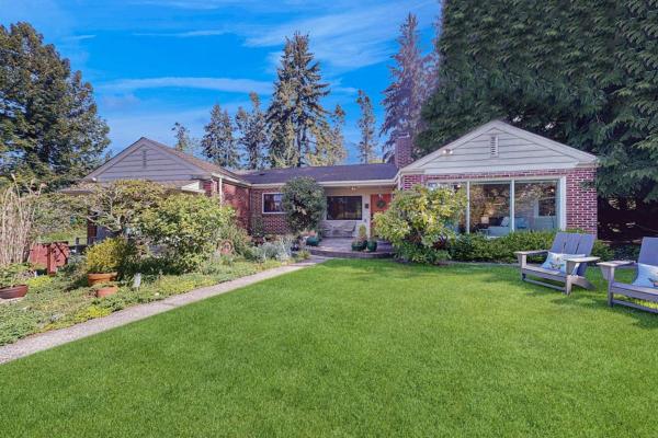 Pet Friendly Home Near Robinson Beach With Expansive Garden And Ocean Views - Port Ludlow, WA