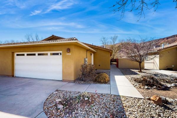 Beautiful 3br Mountainview Dog Friendly With Pool - Moab, UT