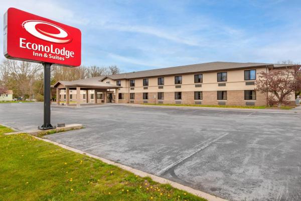 Econo Lodge Inn & Suites Oconto - Wisconsin
