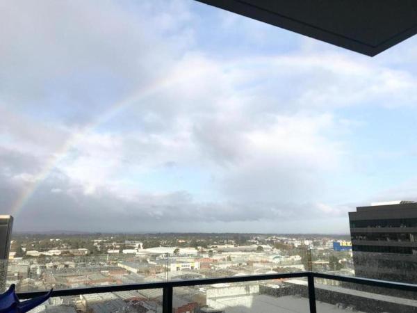 M-city Shopping Center Apartment - Executive Twin King Ensuites - Infinite Sky View - Fully Equipped - Free Parking, Fast Wifi, Smart Tv Plus Netflix, Complementary Drinks & Amenities - Clayton, 3168, Victoria, Australia - Dandenong