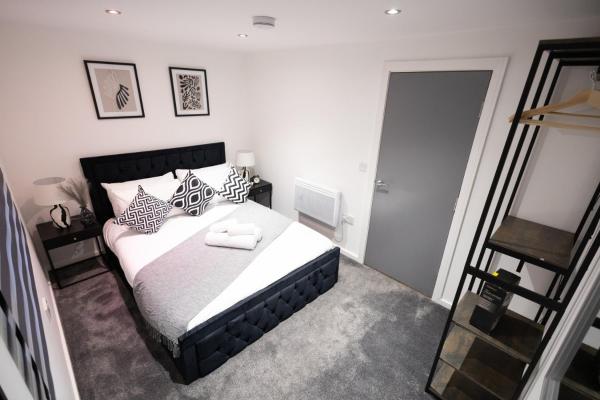 Charming 3-bedroom Watford Flat, Sleeps 8 - Market St - Watford