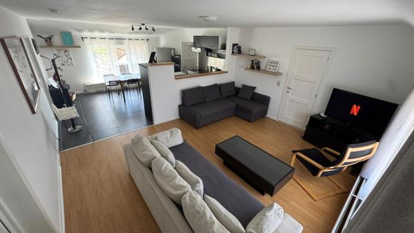 Large Family & Group Home, Calm Nature, Highway Access, Fast Wi-fi & Free Parking - Lovaina