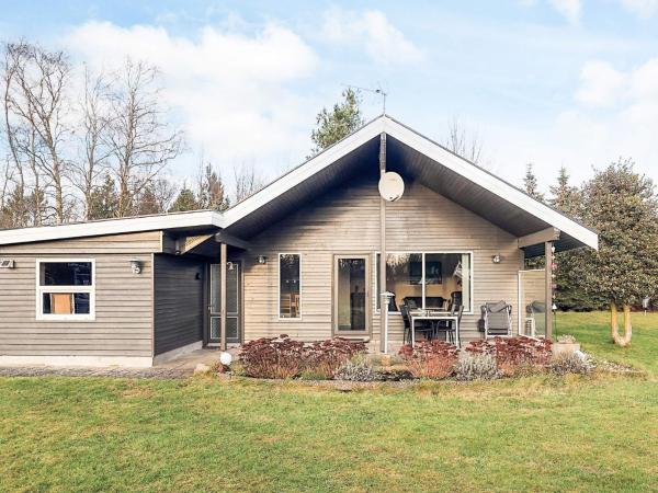 7 Person Holiday Home In Hals - Tanska
