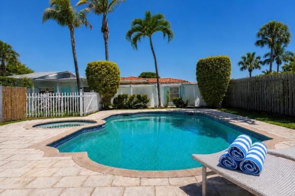 Beachaus Home - Pool - 2 Blocks From Beach - Deerfield Beach, FL