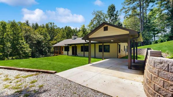 Cozy Creekside Retreat With Screened Porch & Outdoor Grill - Franklin, NC