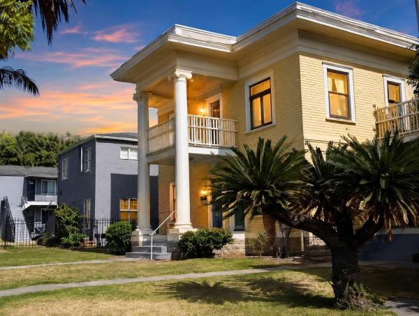 Charming Home In Great Location Backyard Porch - San Diego, CA