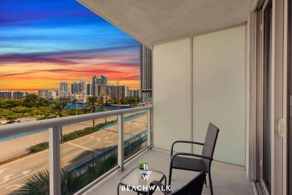 Bay View Studio Beachwalk Elite Resort - Hallandale Beach, FL