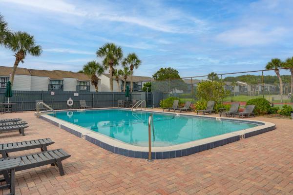 < Half-mi To Fort Clinch Beach! Condo W/ Balcony - Fernandina Beach, FL