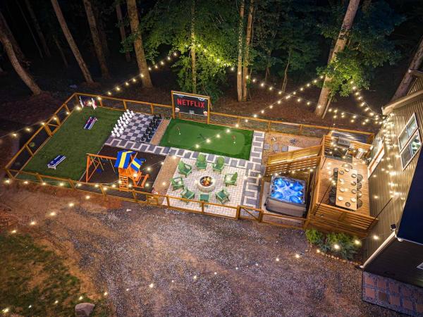 Luxury Forest Retreat Hot Tub, Fire Pit & Games - Asheville, NC