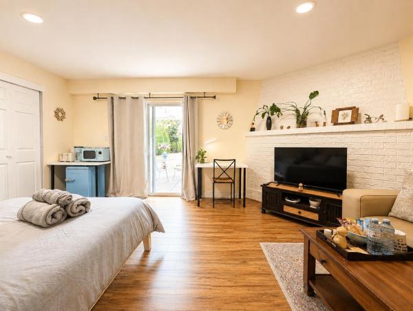Independent Suite In Friendly Family Home, Convenient Location - Vancouver