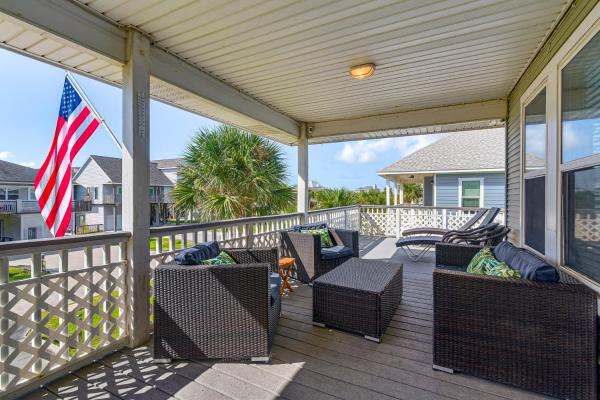 Walk To Galveston Beach: Coastal Escape W/ Yard - Galveston, TX
