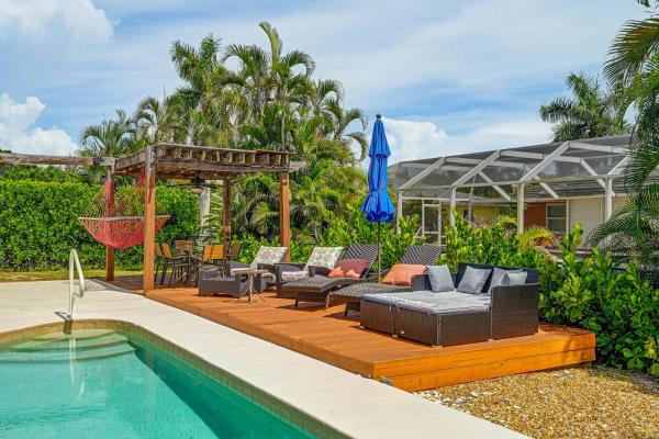 Walk To Beach! Marco Island Haven W/ Heated Pool - Marco Island, FL
