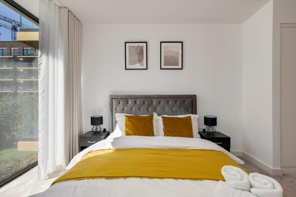 Khayat Homes - The Lord - One Bed Luxury Apt - 에식스