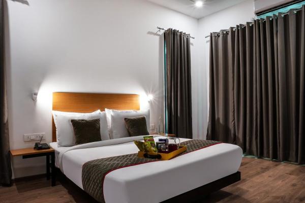 Townhouse Galleria Market Near Golf Course Road - Gurgaon