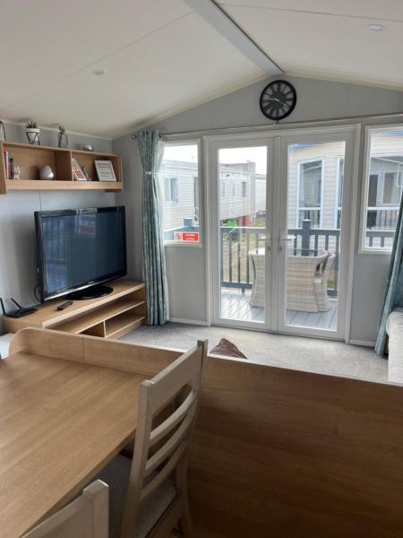 Stylish 3 Bedroom Caravan Near The Beach - Walton-on-the-Naze