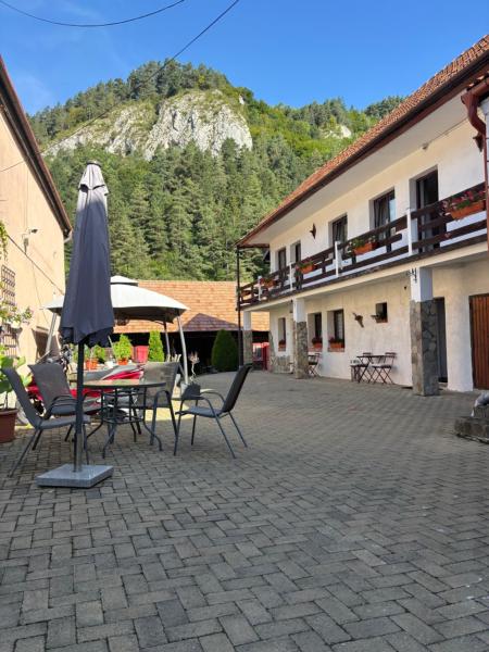 Guest House Piatra Craiului - Fundata