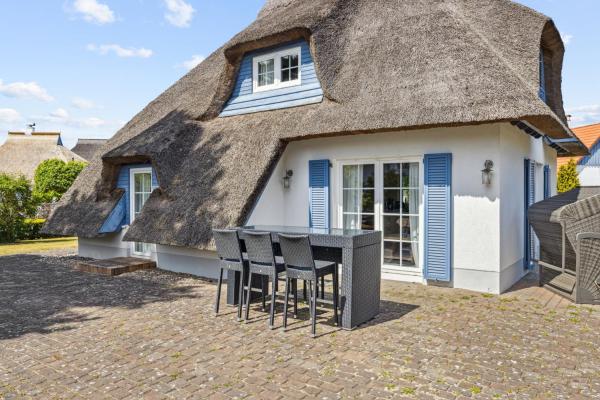 Direkt Am Meer! Reetdachhaus Für 6 Personen!! - Karlshagen