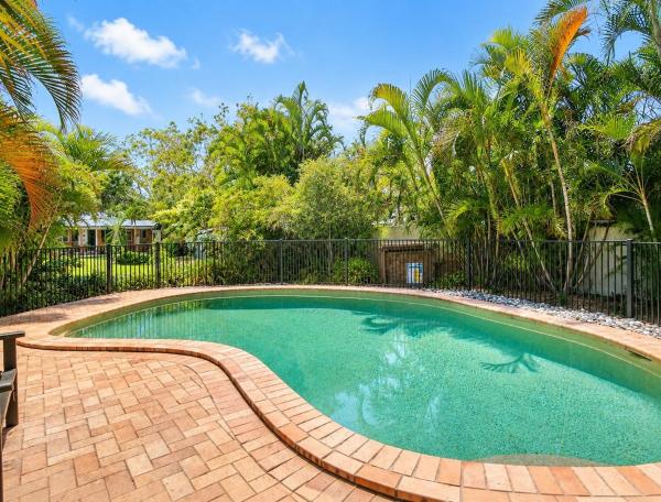 Executive Waterfront Home Sensational Views - Brisbane
