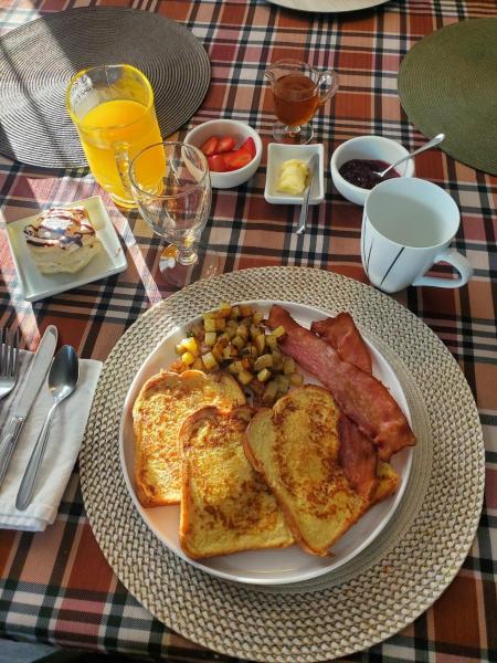 Monjardin Bed And Breakfast - Lake Erie, PA