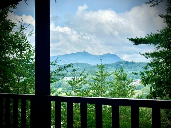 Bluff Mountain View - Pigeon Forge, TN