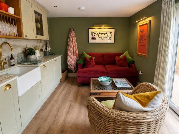 Luxury Larch Cabin With Air Con Firepit Bbq - Warminster