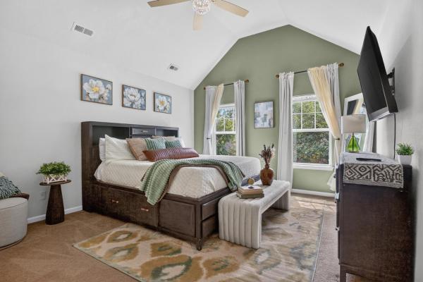 Prime Location In Chesapeake With Spacious 4br & Big Kitchen - Chesapeake, VA