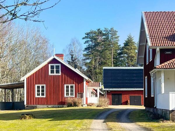 Family Farmhouse Stay Near Forsheda - Värnamo