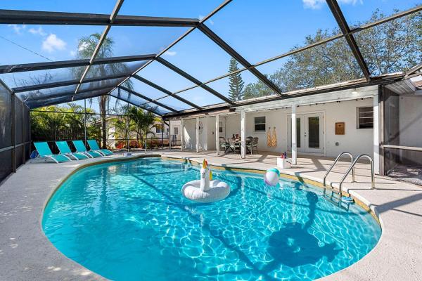 Screened Heated Pool, 15 Min To Beach 4br Sleeps 10, Largo - Largo, FL