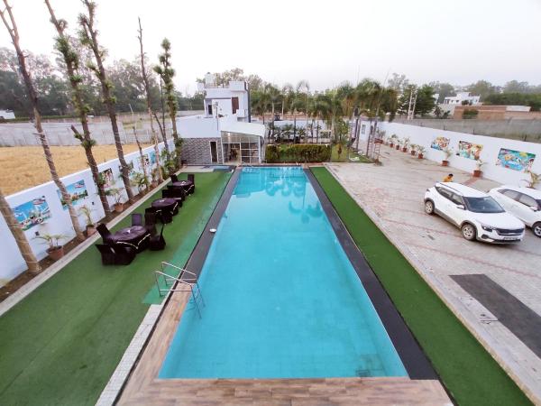 Hotel & Resort Royal Crowne - Haryana